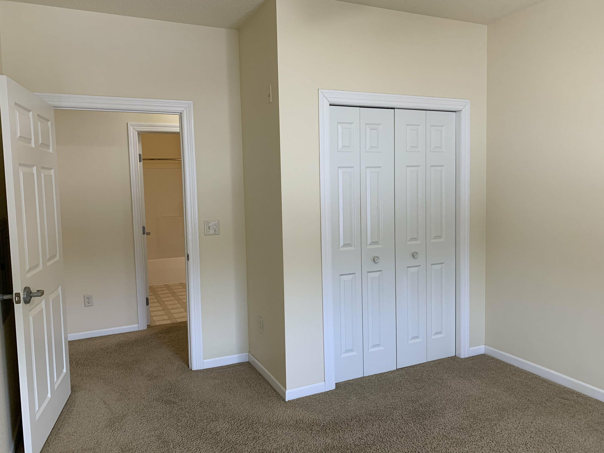 The Crossing One-Bedroom Apartment - HighPointe Apartment Homes